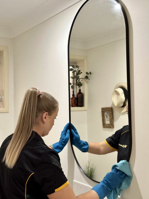 How To Clean A Mirror Like A Professional Cleaner