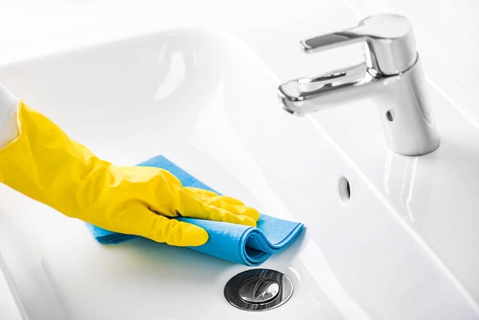How To Clean Years Of Soap Scum | Maid2Match