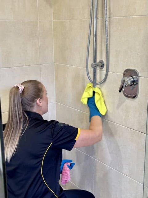 How To Clean A Shower Like A Professional Cleaner