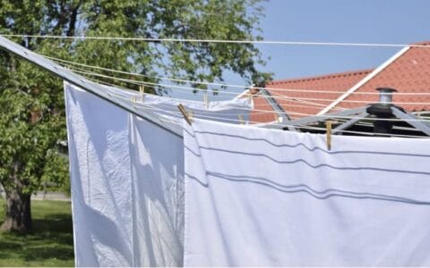 How To Whiten Sheets (Without Ruining Them!)
